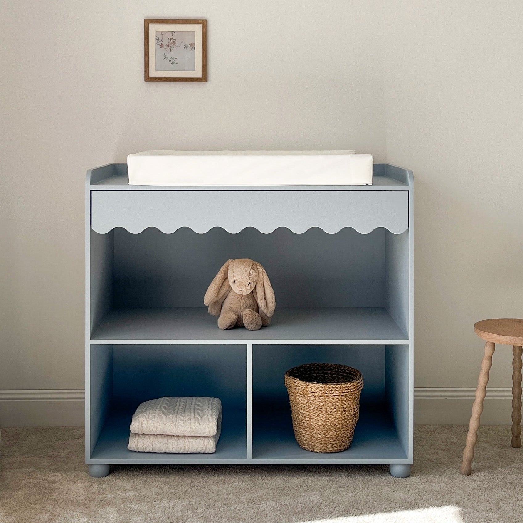 Wavy Change Table – J&Furniture