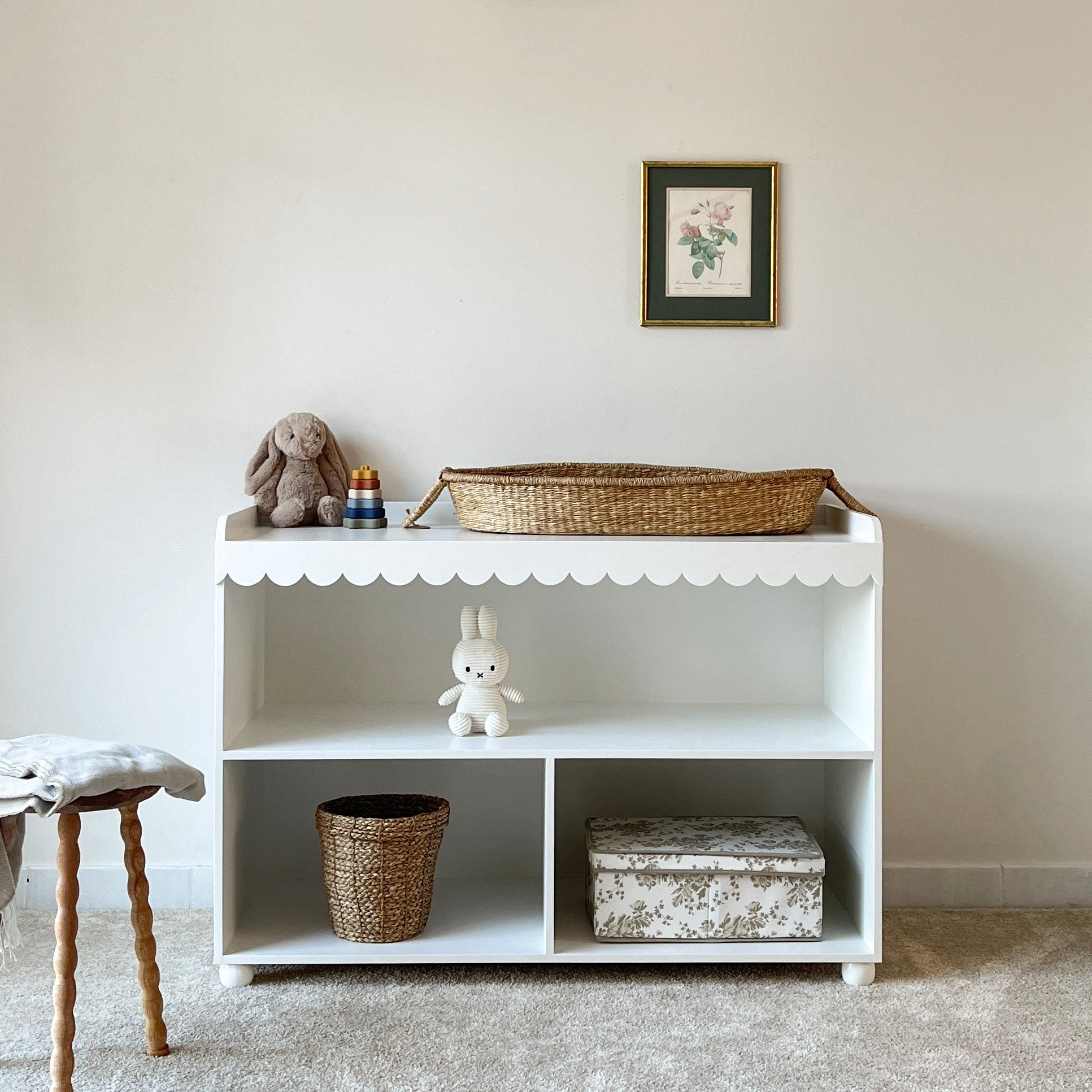 Scallop Change Table No.1 – J&Furniture