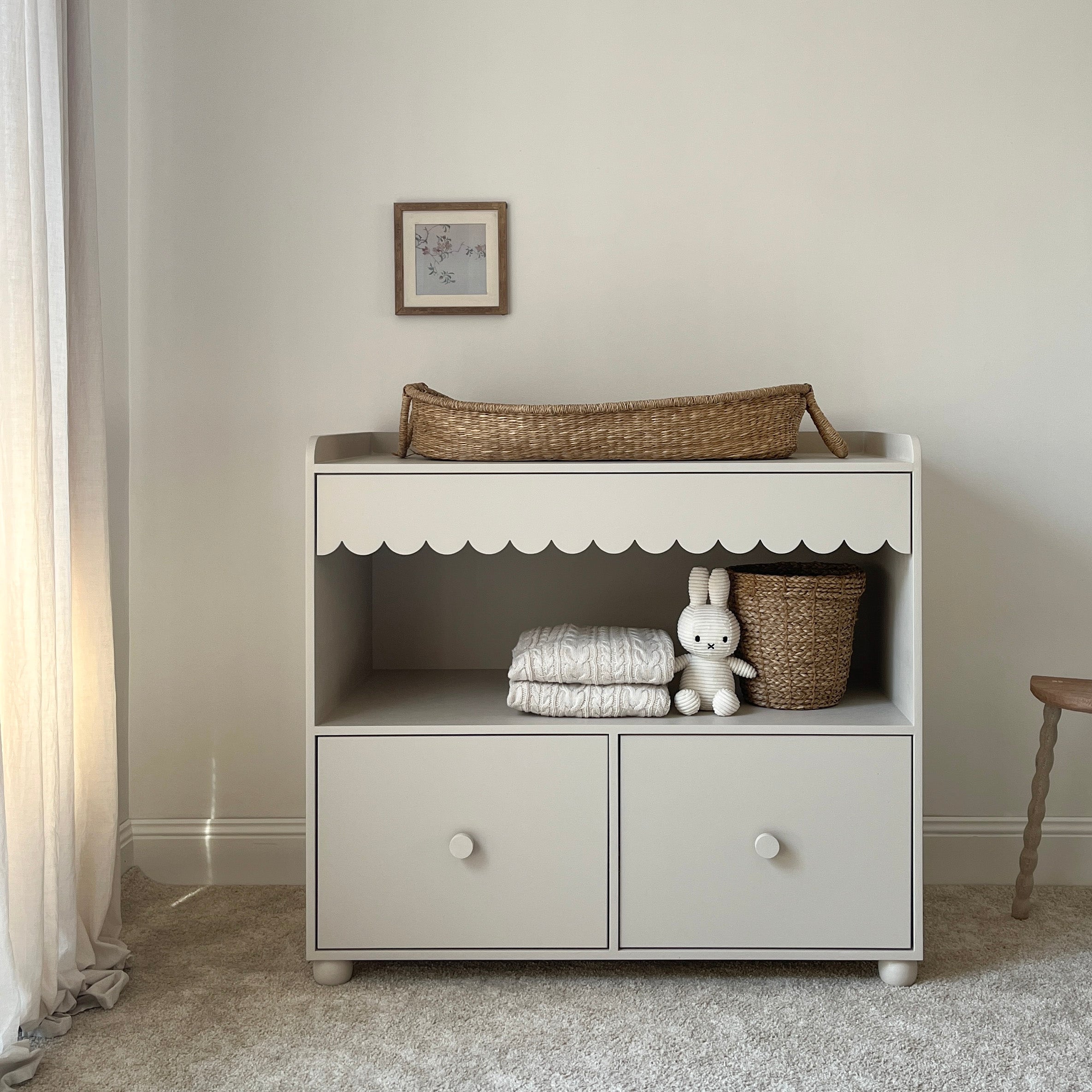 Scallop Change Table No.4 – J&Furniture