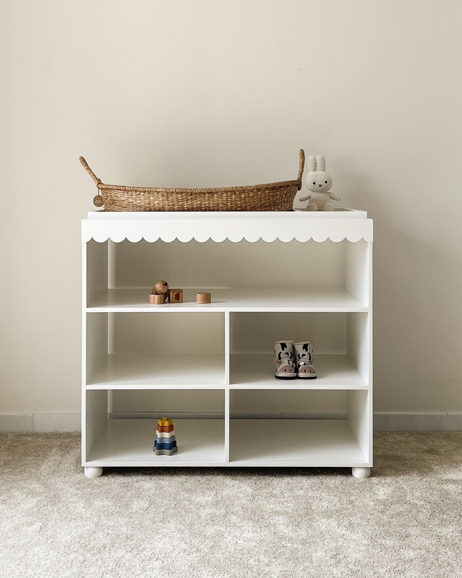 Scallop Change Table #1 – J&Furniture