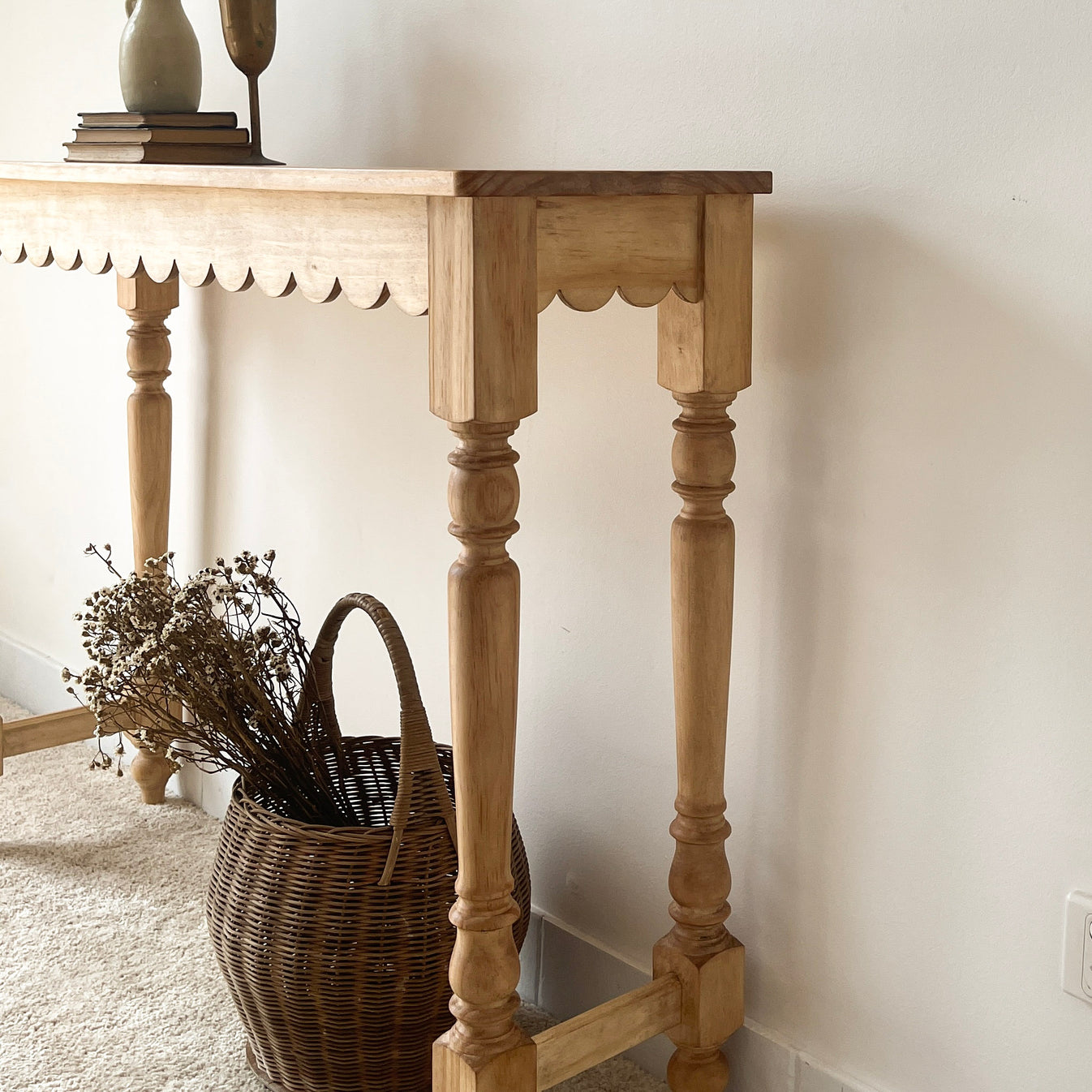 Large Scallop Console – J&Furniture