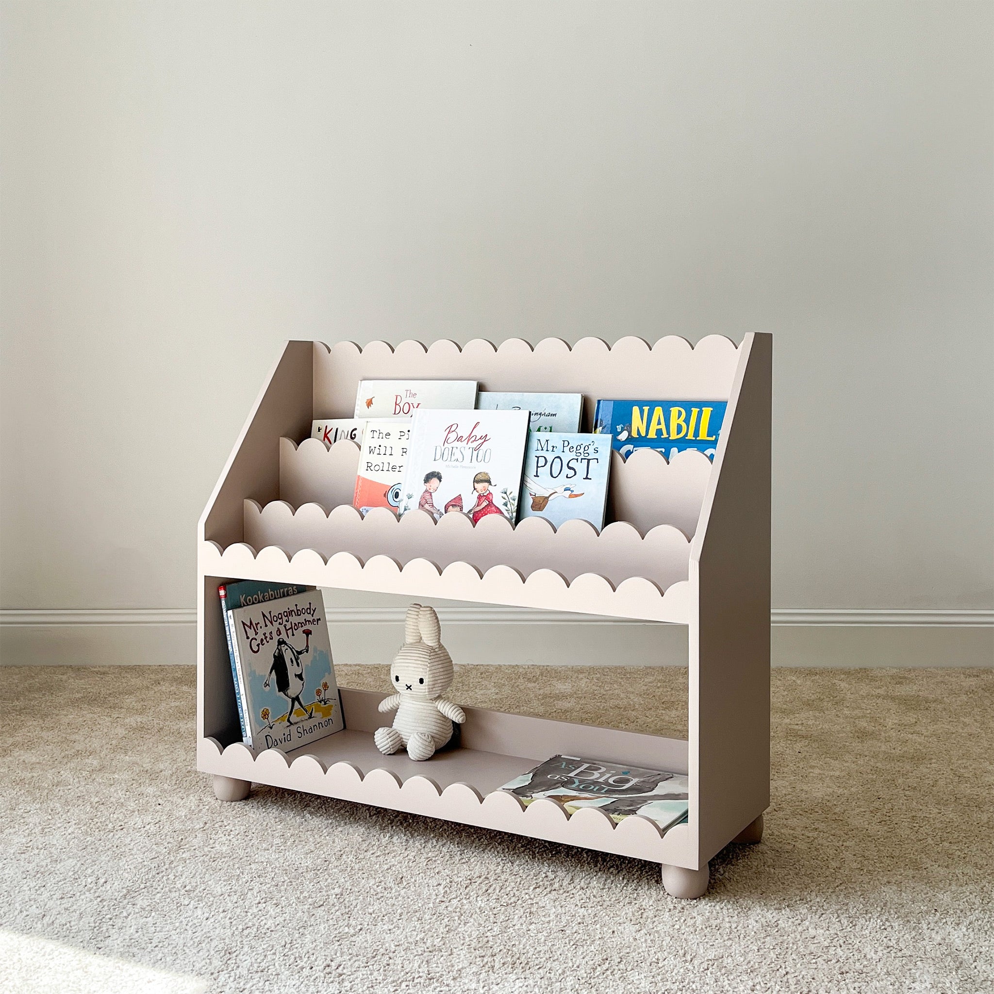 Front-Facing Scallop Bookshelf – J&Furniture