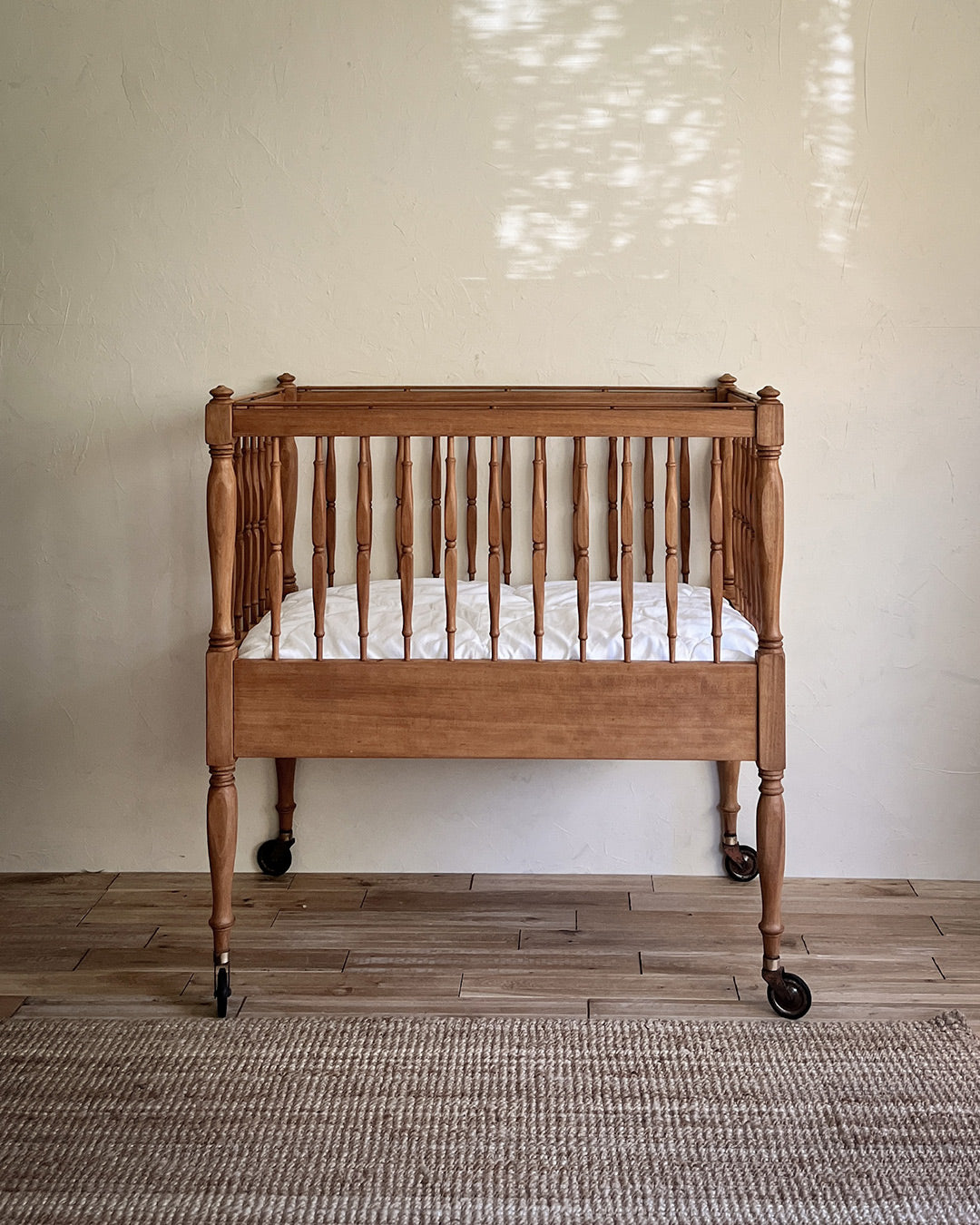Vintage oak cot – J&Furniture